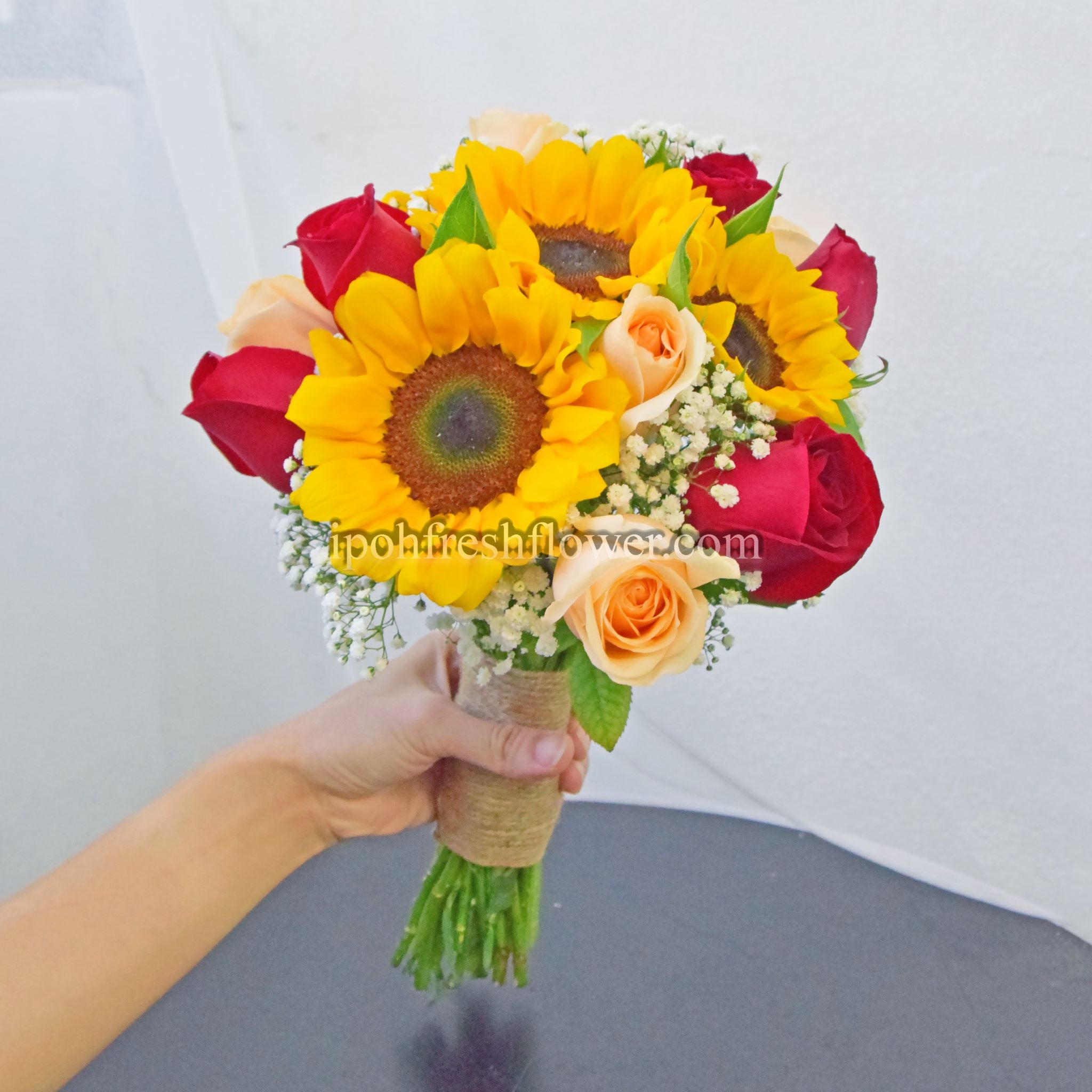 Betty Sunflower Bridal Bouquet| Personalized wedding & ROM flowers ...